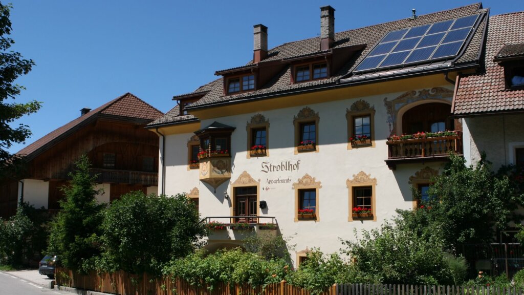 Our farm at the heart of the Dolomites - Val Pusteria • Stroblhof